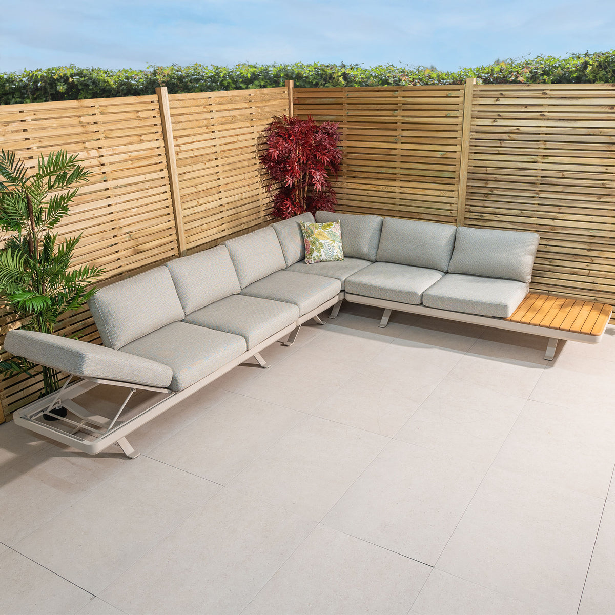 Vienna Corner Group Set in Latte